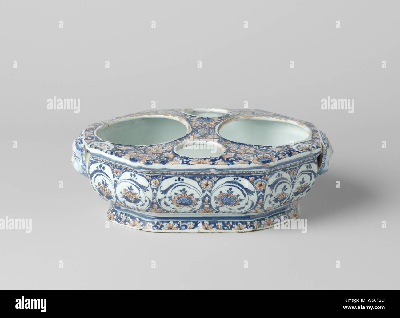 Elongated heads hi-res stock photography and images - Alamy