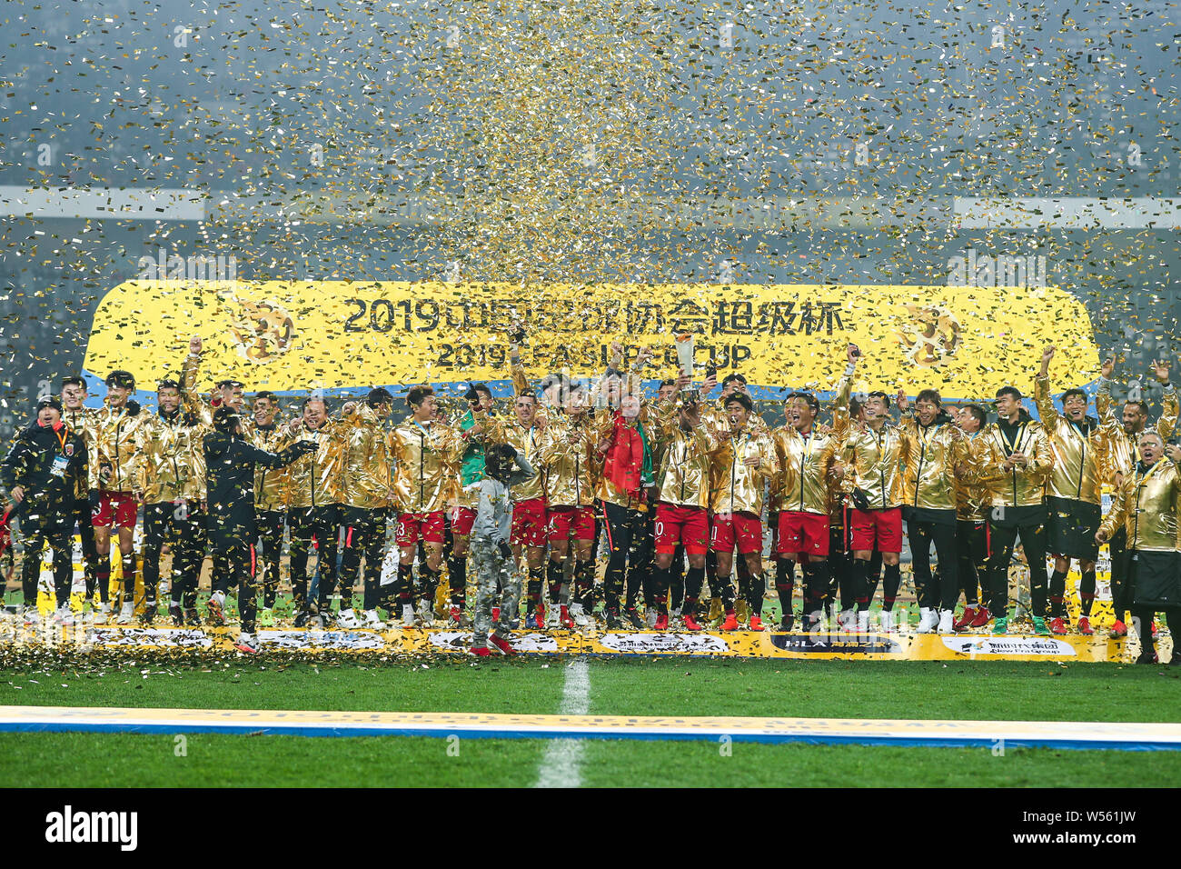 Players of Shanghai SIPG celebrate after winning their first Chinese ...