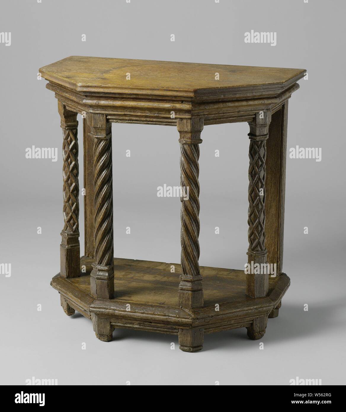 Six round columns hi-res stock photography and images - Alamy