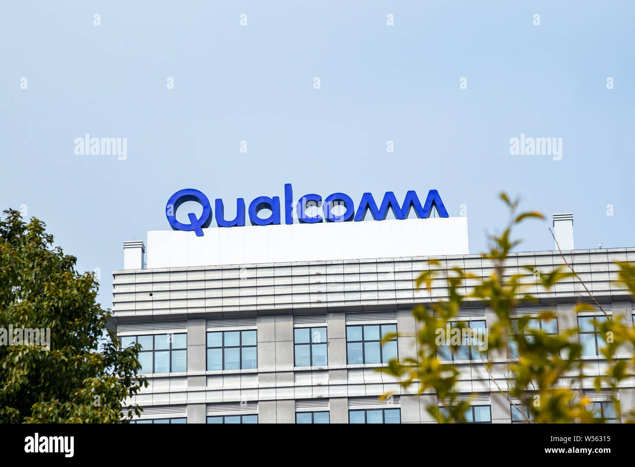 Qualcomm building hi-res stock photography and images - Alamy
