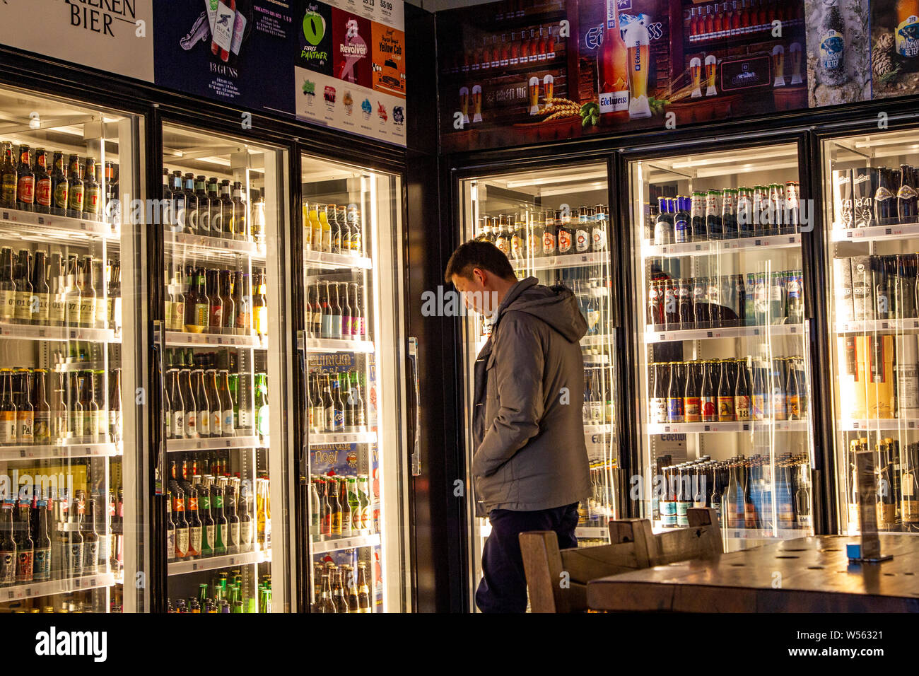 The beer lady shanghai hi-res stock photography and images - Alamy