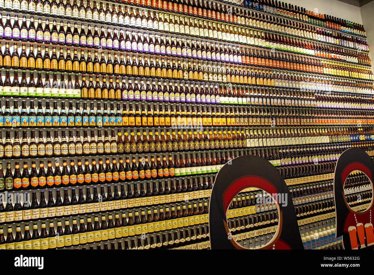 The beer lady shanghai hi-res stock photography and images - Alamy