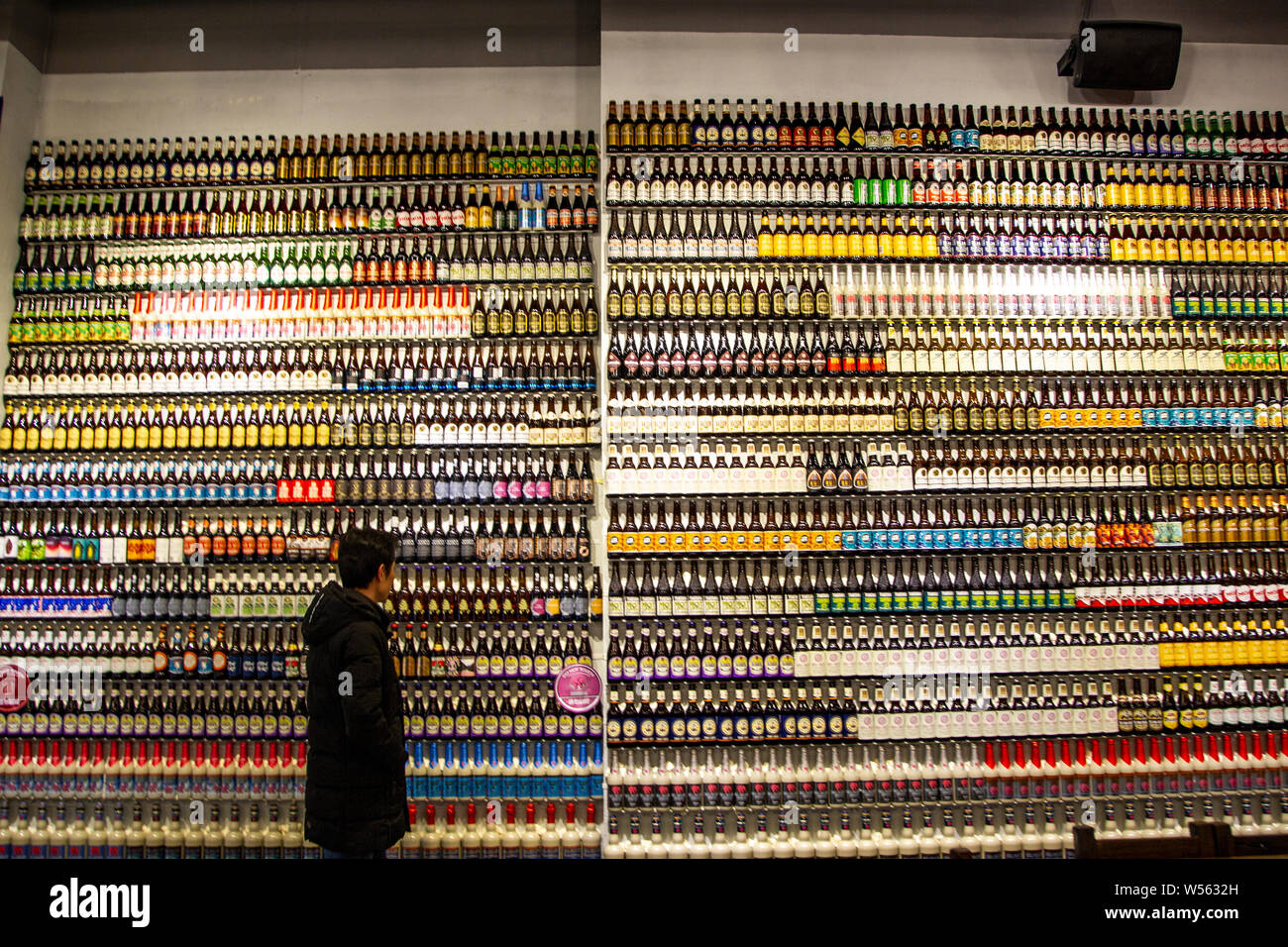 The beer lady shanghai hi-res stock photography and images - Alamy