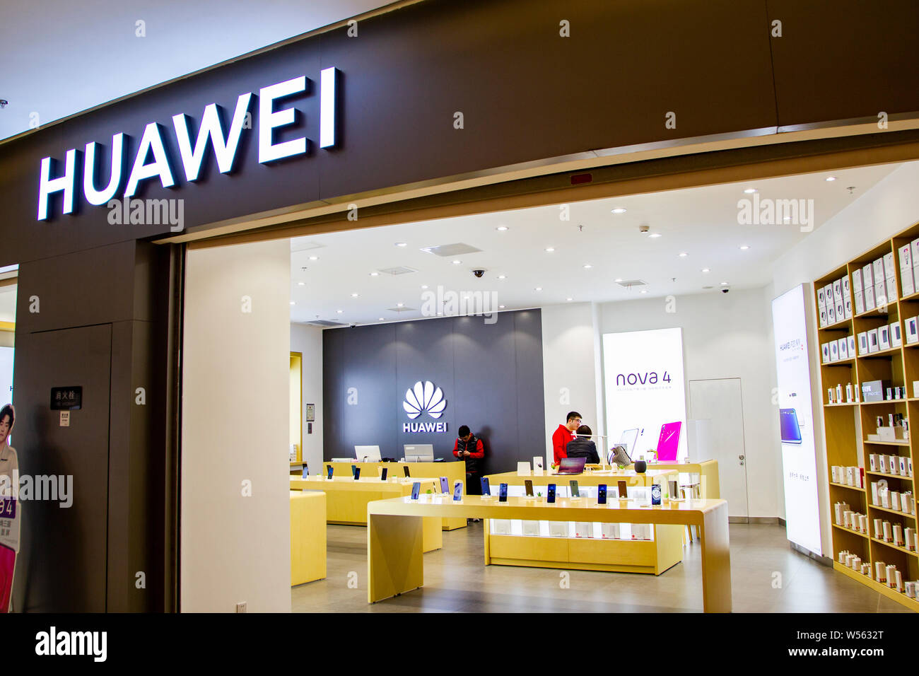 Huawei 5g base station hi-res stock photography and images - Alamy
