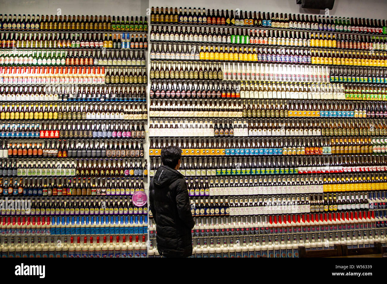 The beer lady shanghai hi-res stock photography and images - Alamy