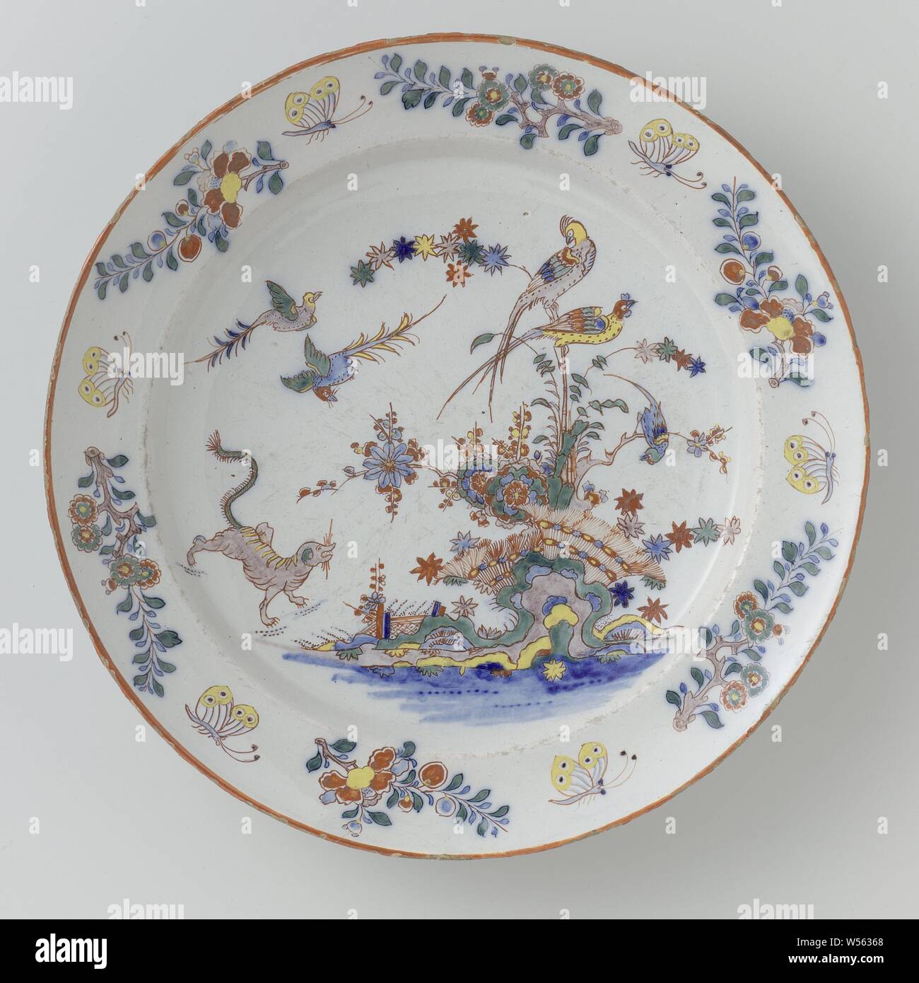 Kakiemon style dish hi-res stock photography and images - Alamy