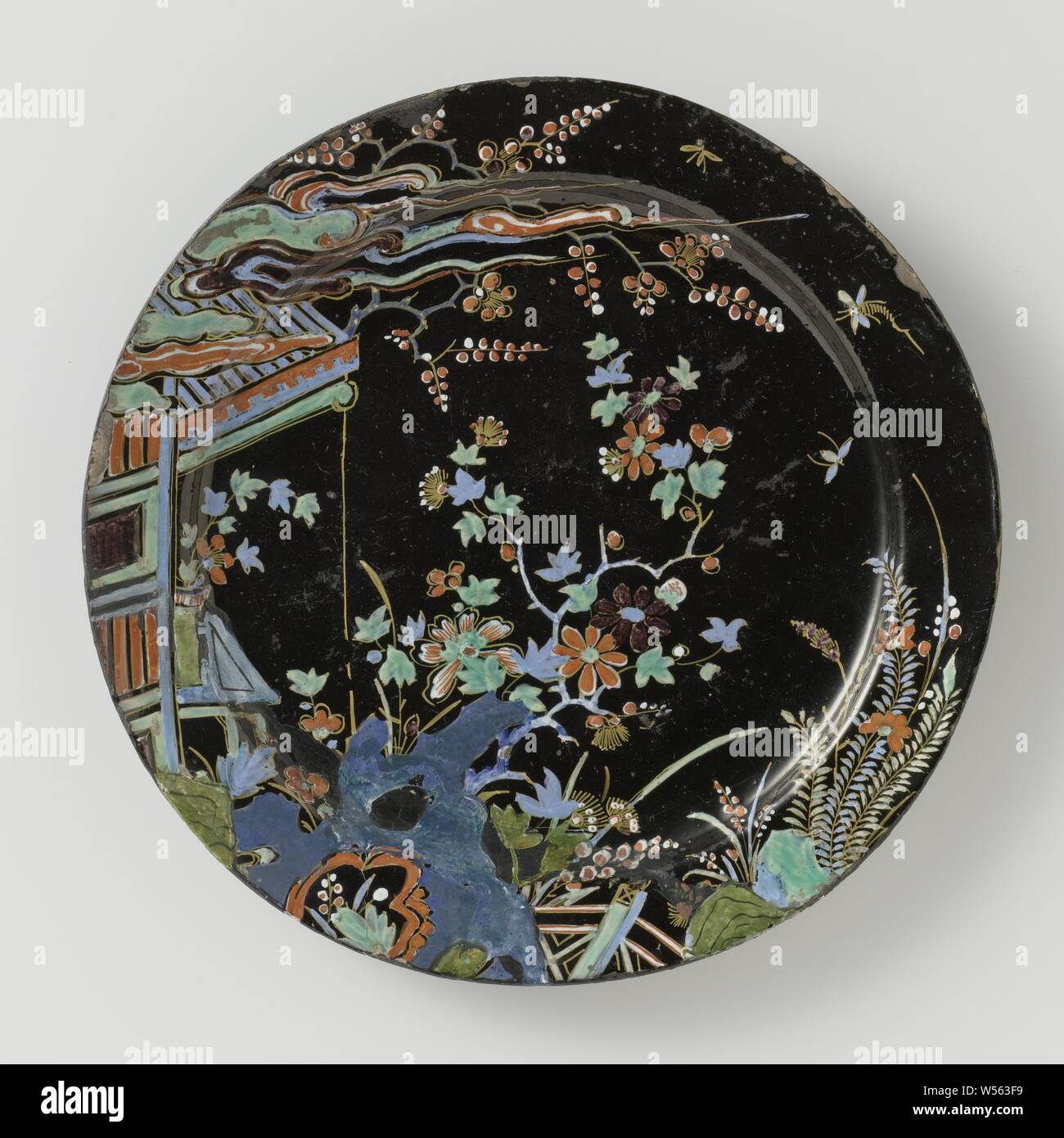 Plate Plate of multicolored painted faience, Plate of faience ...