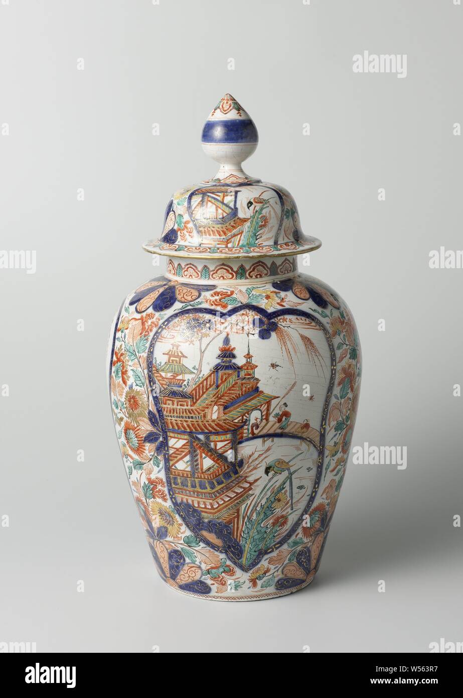 Chinese lidded pot hi-res stock photography and images - Alamy