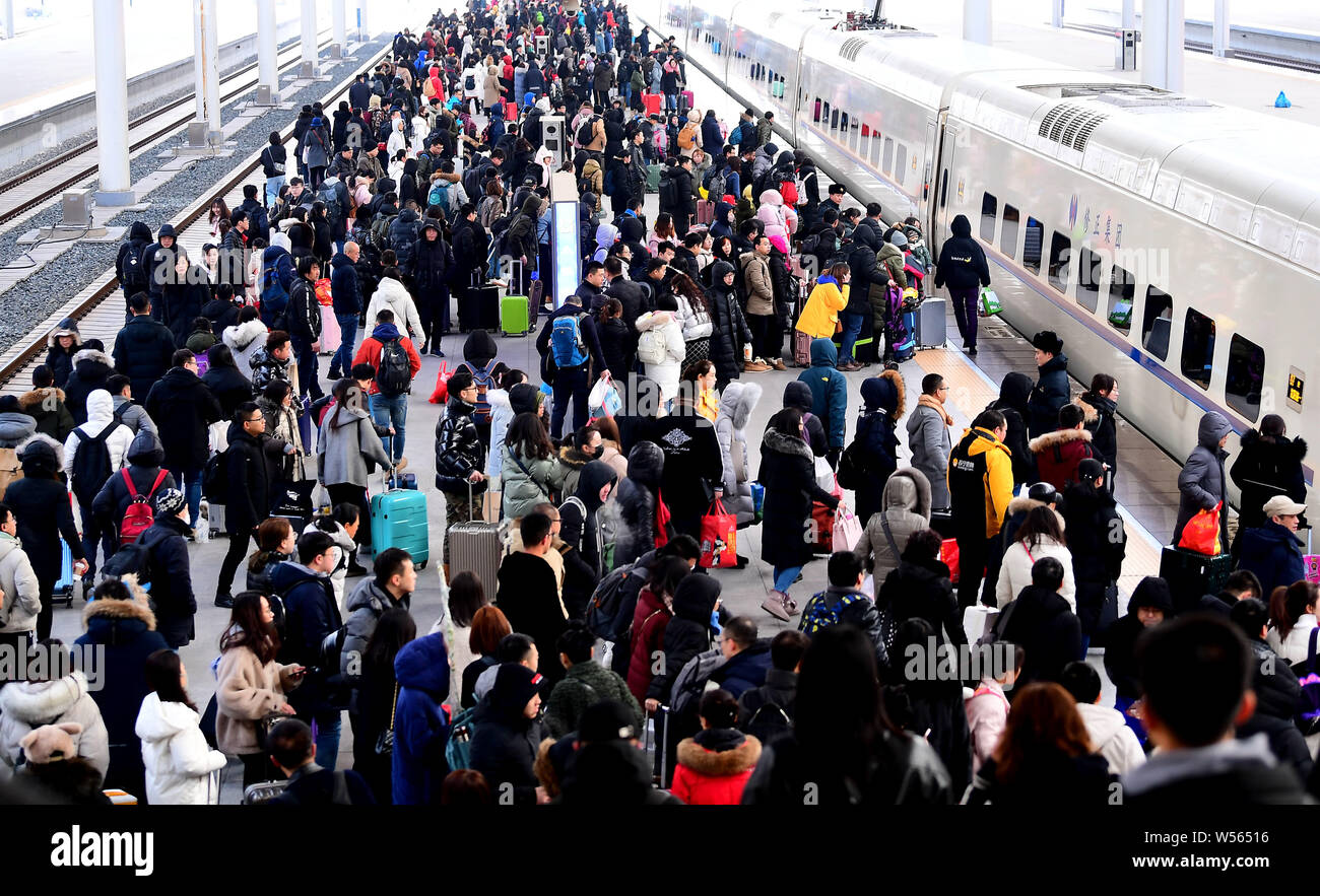Chinese passengers who return to work from the Chinese Lunar New Year ...