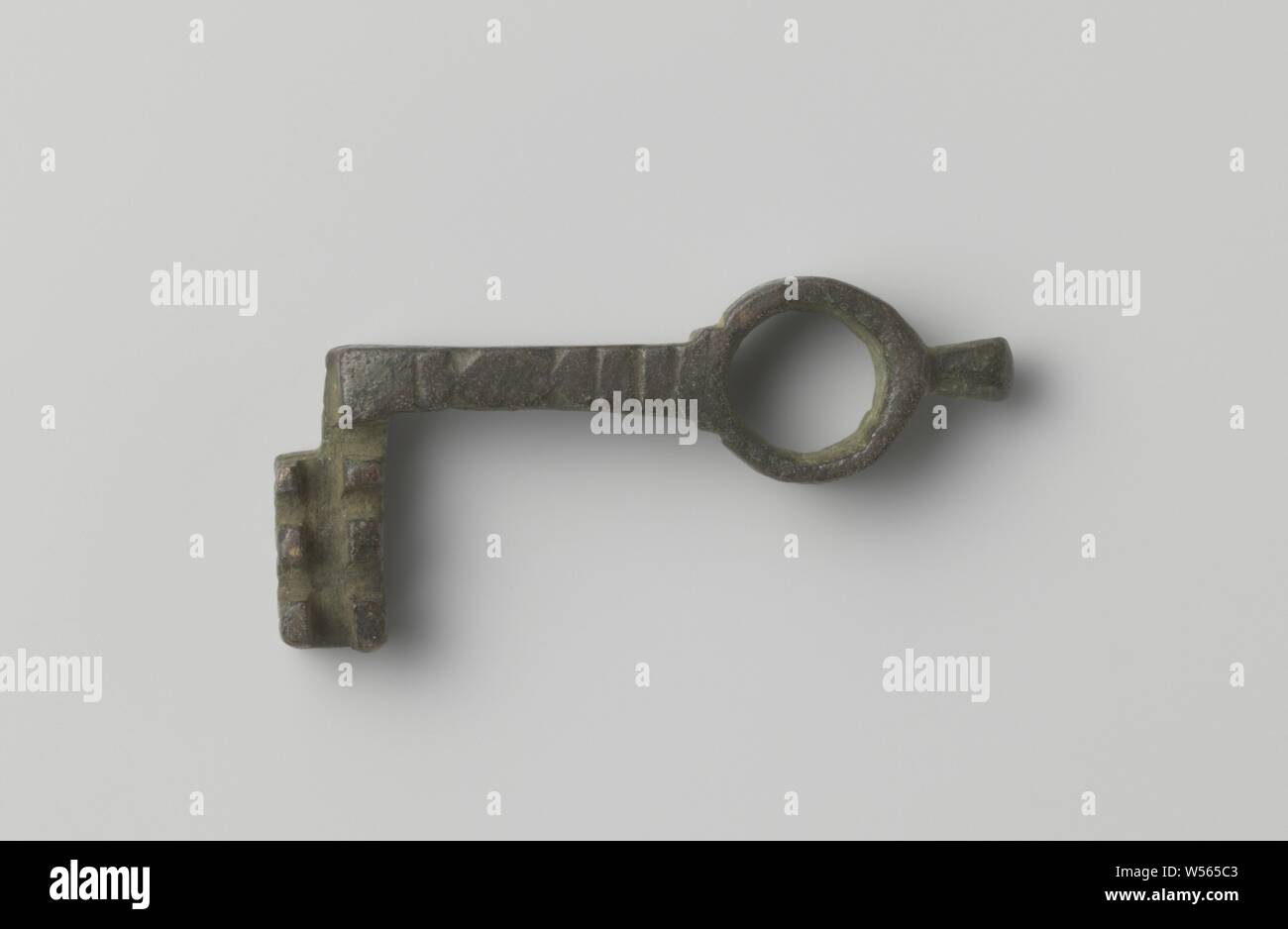 Bronze key, Bronze key with transverse beard, round ring, with a point ...