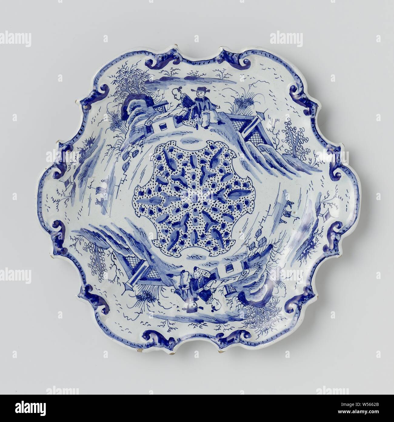 Two lobed dishes hi-res stock photography and images - Alamy