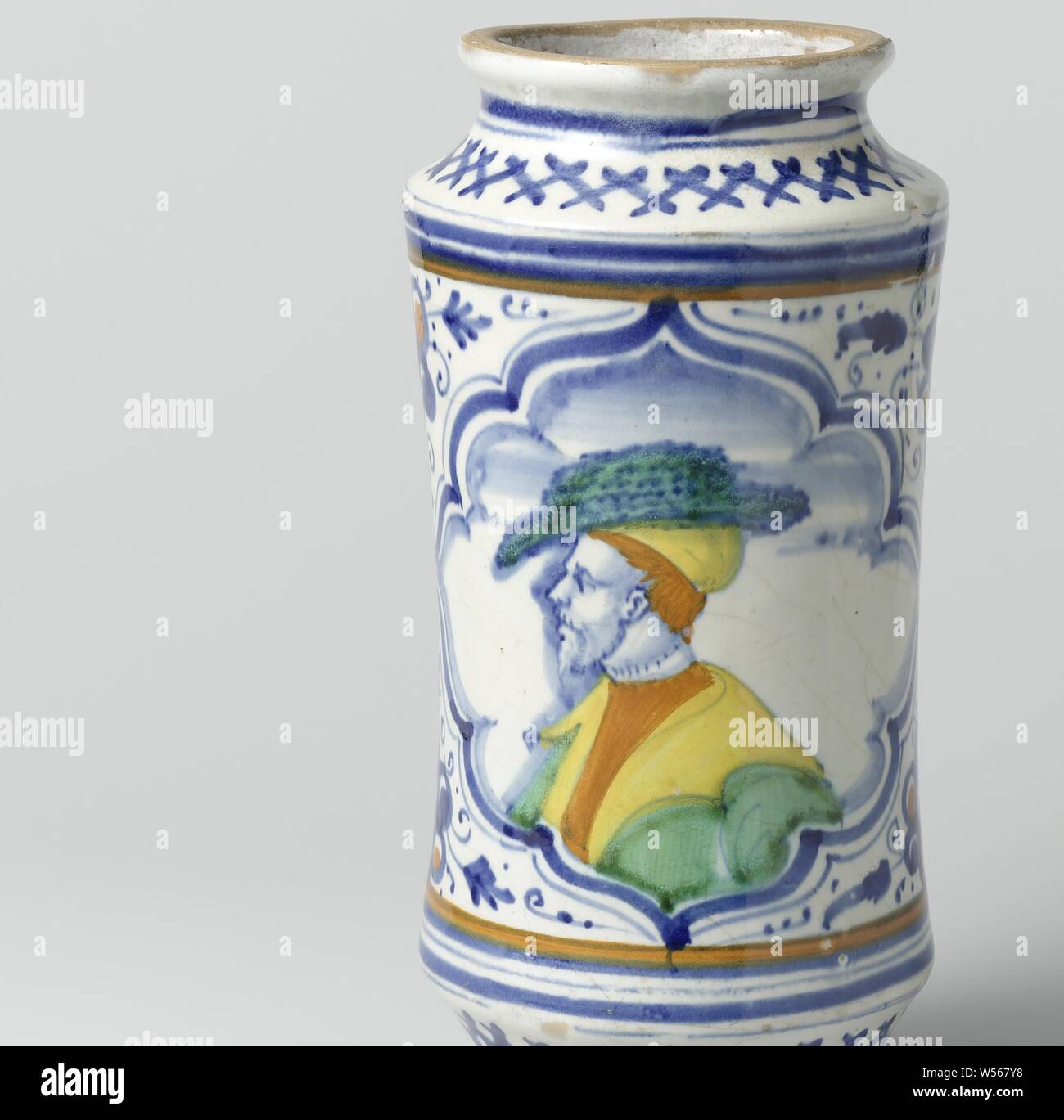 Three pointed hat hi-res stock photography and images - Alamy