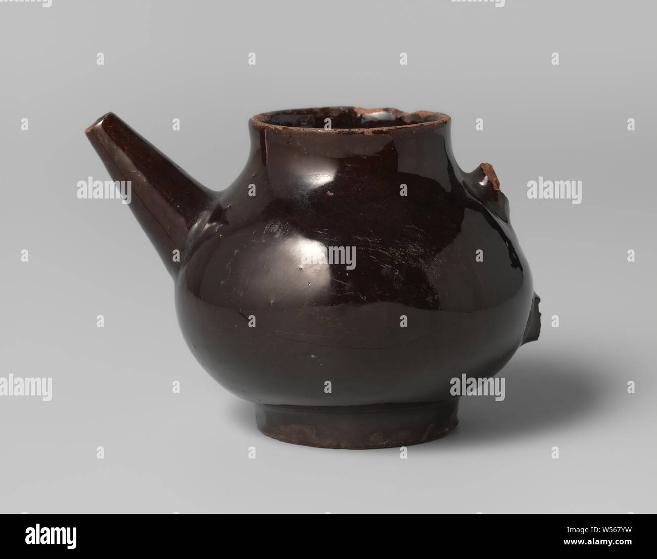 Ball round pottery pot hi-res stock photography and images - Alamy
