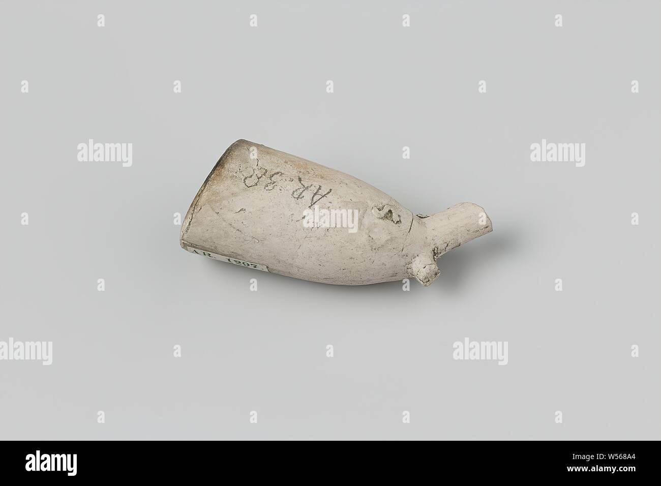 Pipe clay triangle hi-res stock photography and images - Alamy