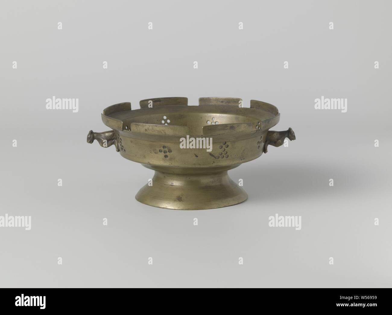 Two protruding parts hi-res stock photography and images - Alamy