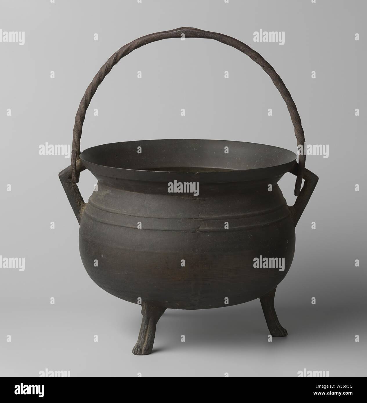 Wrought iron hull hi-res stock photography and images - Alamy