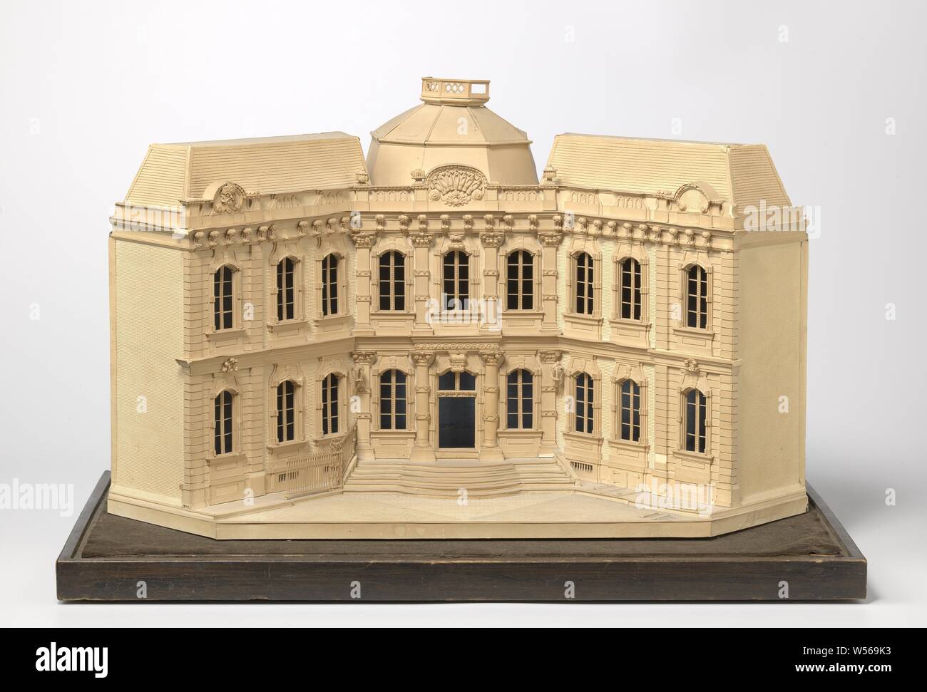 Paper model, Palace of the Prince of Orange. Model in white paper, in a ...