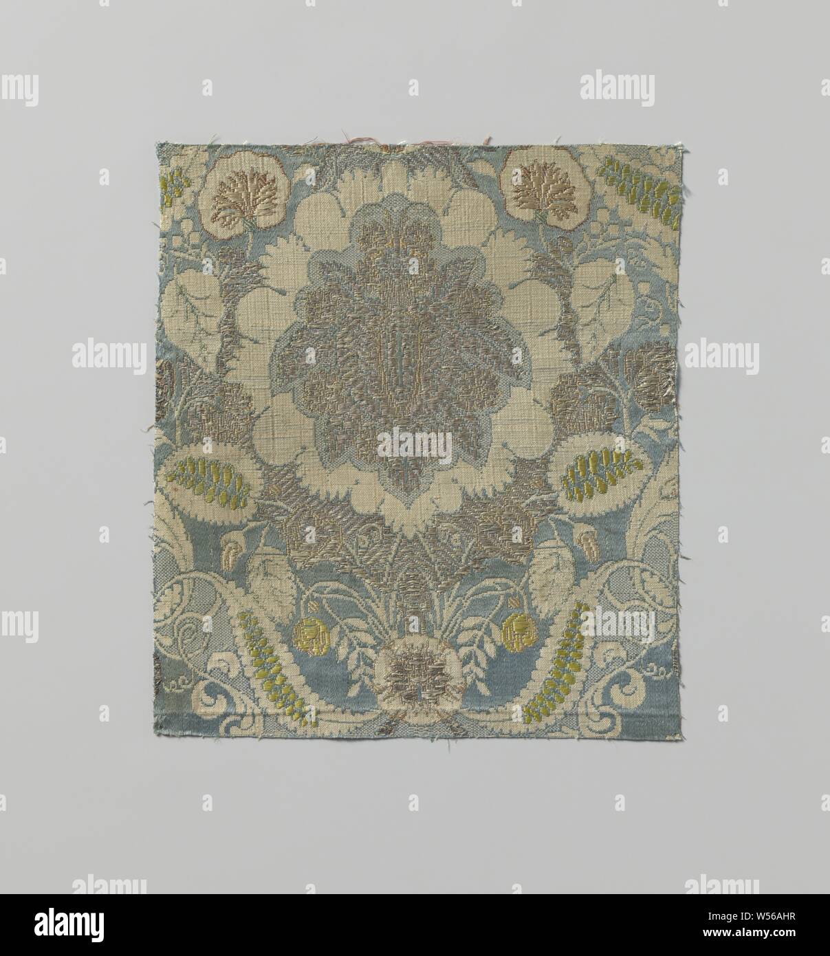 Interwoven flowers hi-res stock photography and images - Alamy