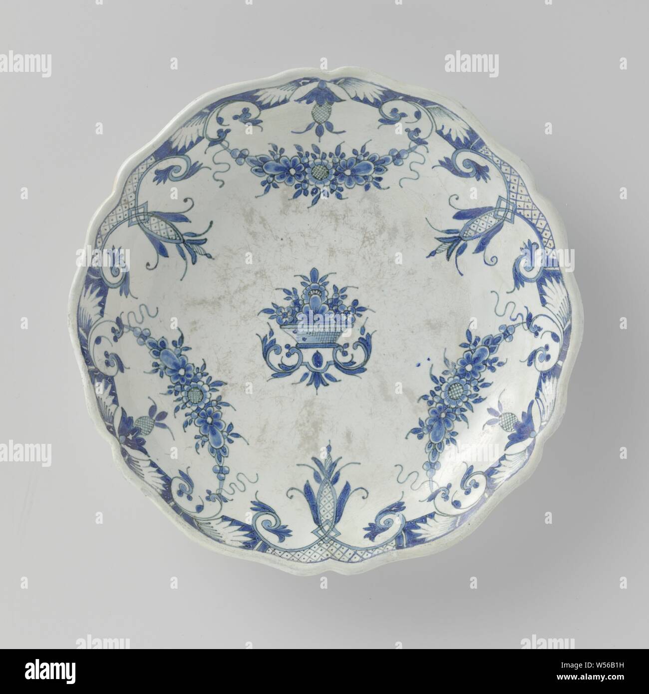 Painted volute shaped ornaments hi-res stock photography and images - Alamy