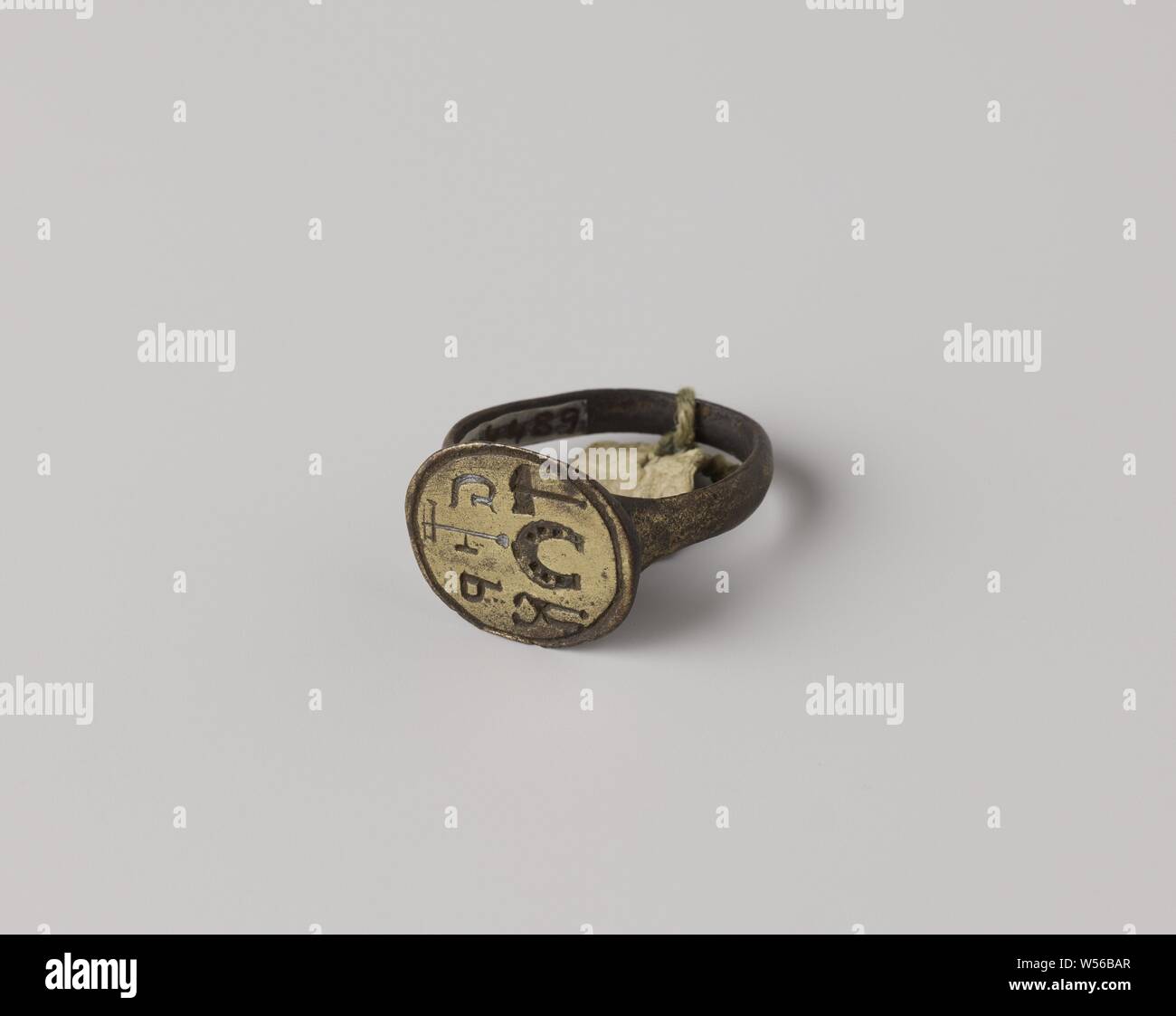 Bronze signet ring hi-res stock photography and images - Alamy