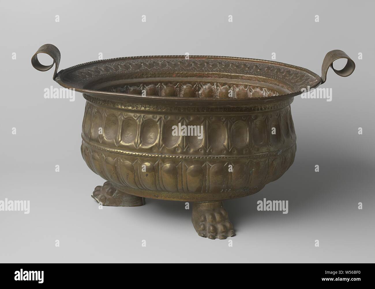 Trough sections hi-res stock photography and images - Alamy