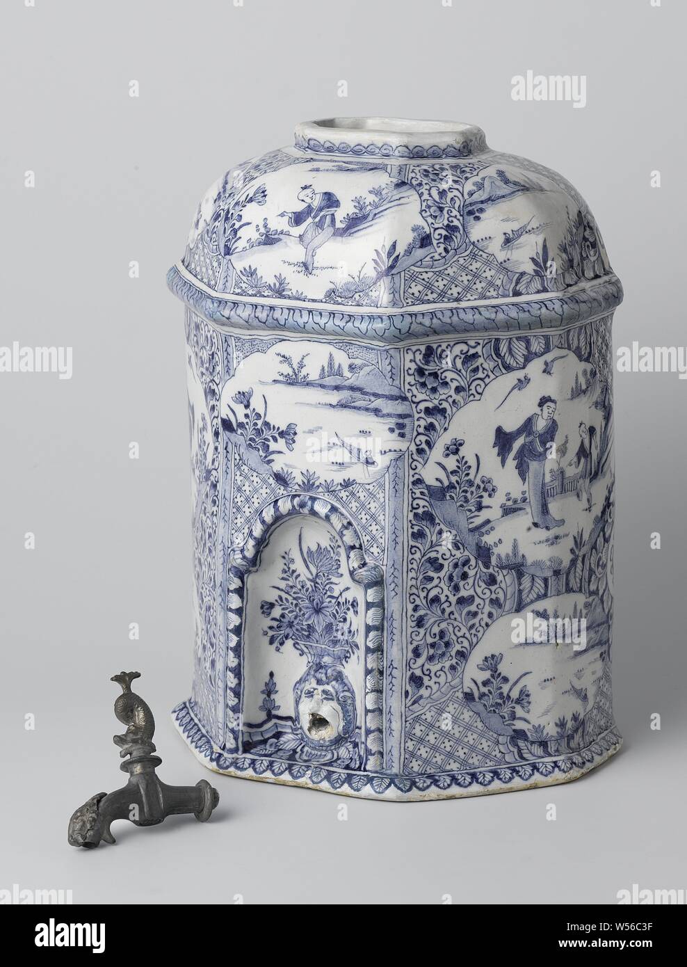Fountain, Chinoiserie faience and Louis XIV decorations, flowers ...