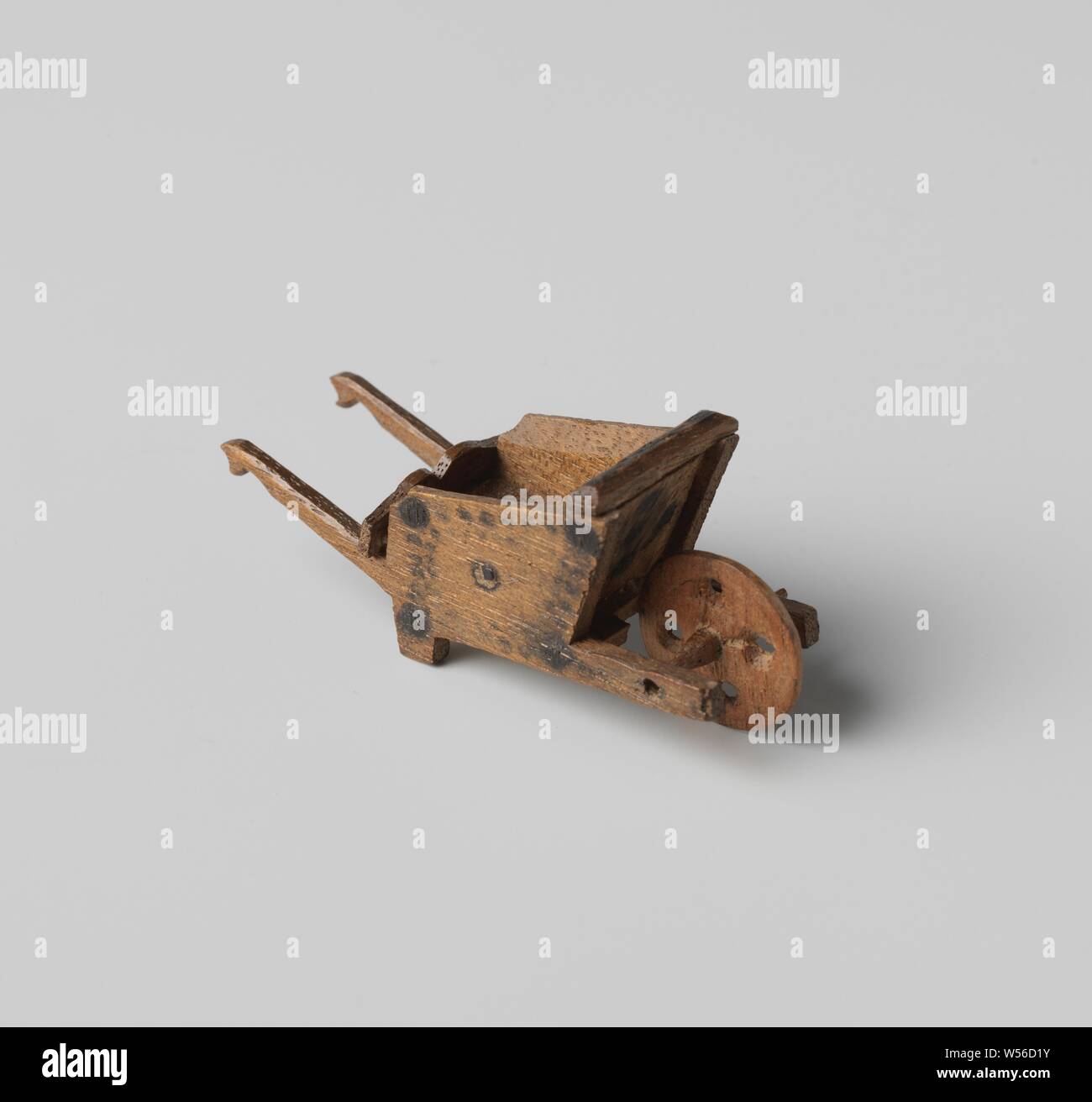Wheelbarrow walnut hi-res stock photography and images - Alamy