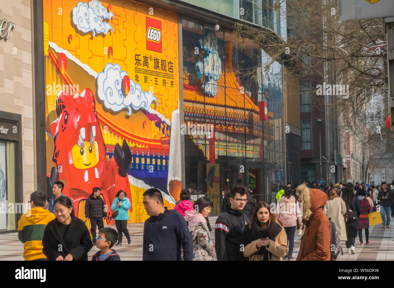 Toy pedestrians hi-res stock photography and images - Alamy