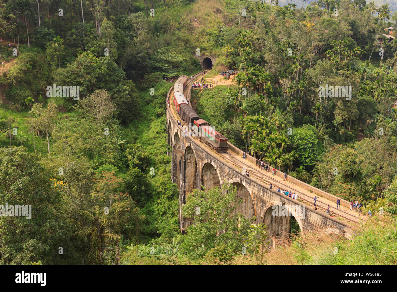Train from Kandy to Ella crossing the Nine Arch Bridge Stock Photo - Alamy
