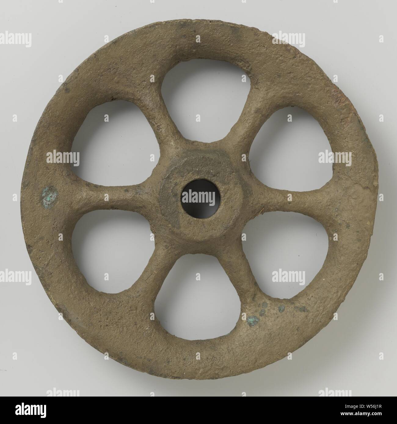 Bronze disc from V.O.C. ship the 'Witte Leeuw', Bronze round disc or ...