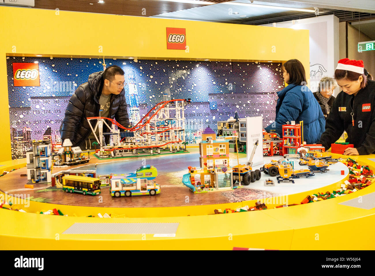 --FILE--People visit a Lego store in Shanghai, China, 11 December 2018 ...