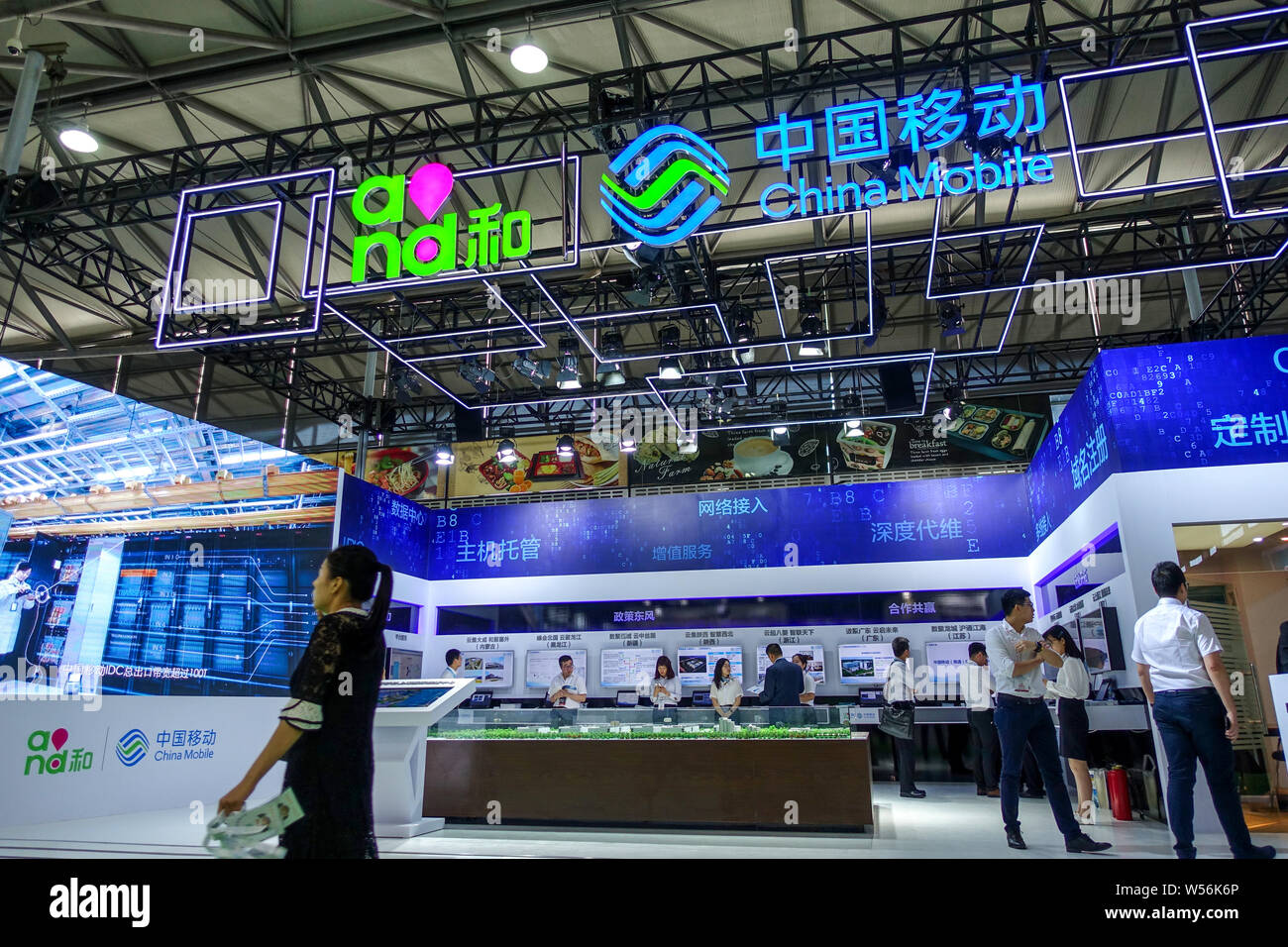 Singtel hi-res stock photography and images - Alamy