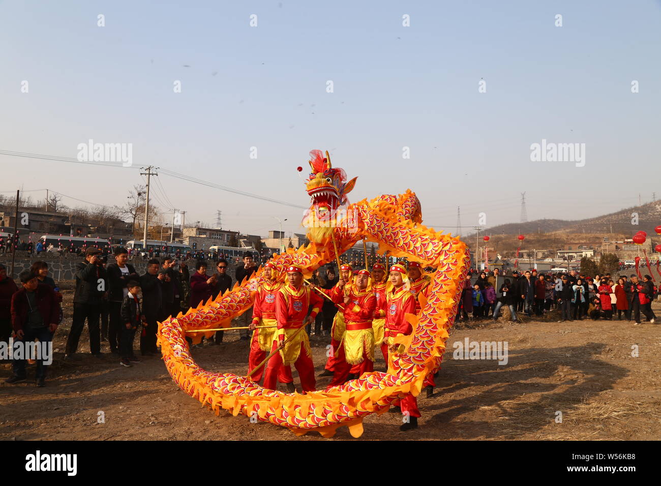 Fire dragon performance hi-res stock photography and images - Alamy