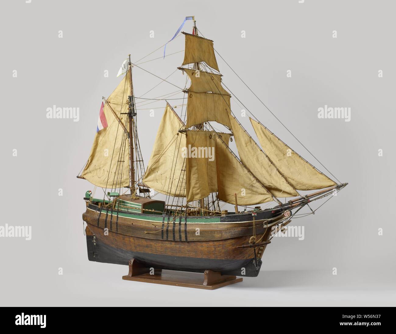 Standard model hi-res stock photography and images - Alamy