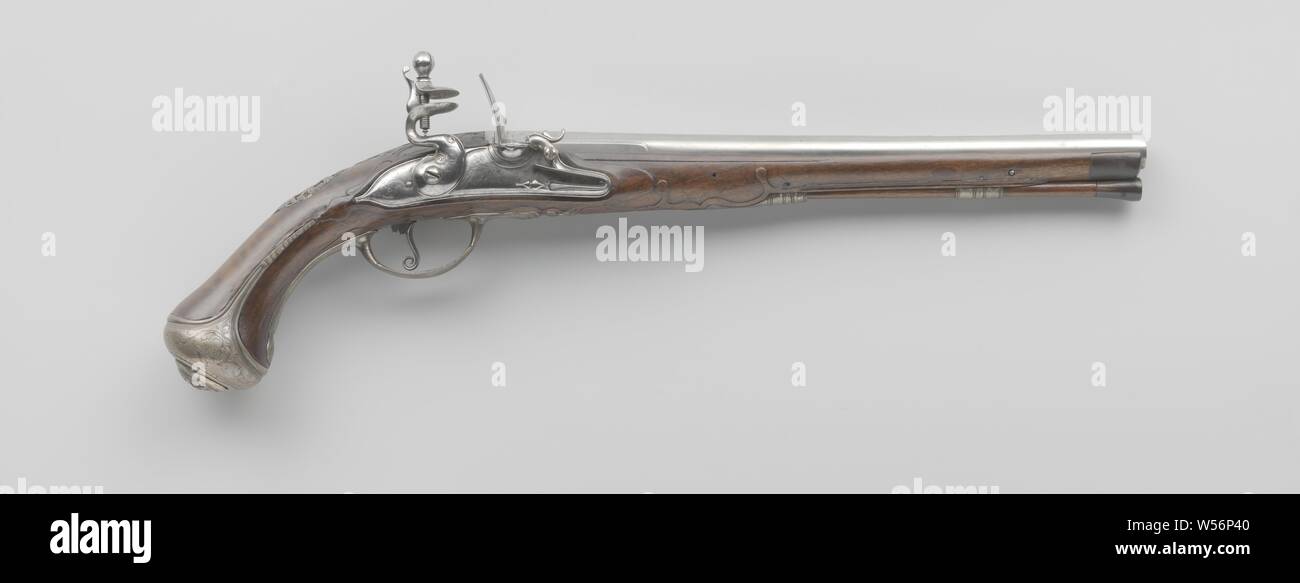 Flint gun, The lock is simply engraved with leaf scrolls, fantasy ...