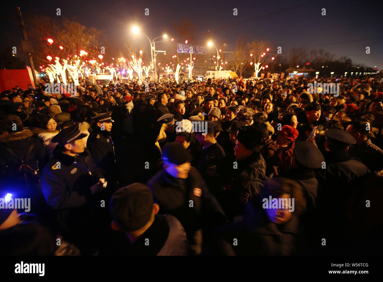 Thousands of people crowd at the Yongdingmen, the former front gate of ...