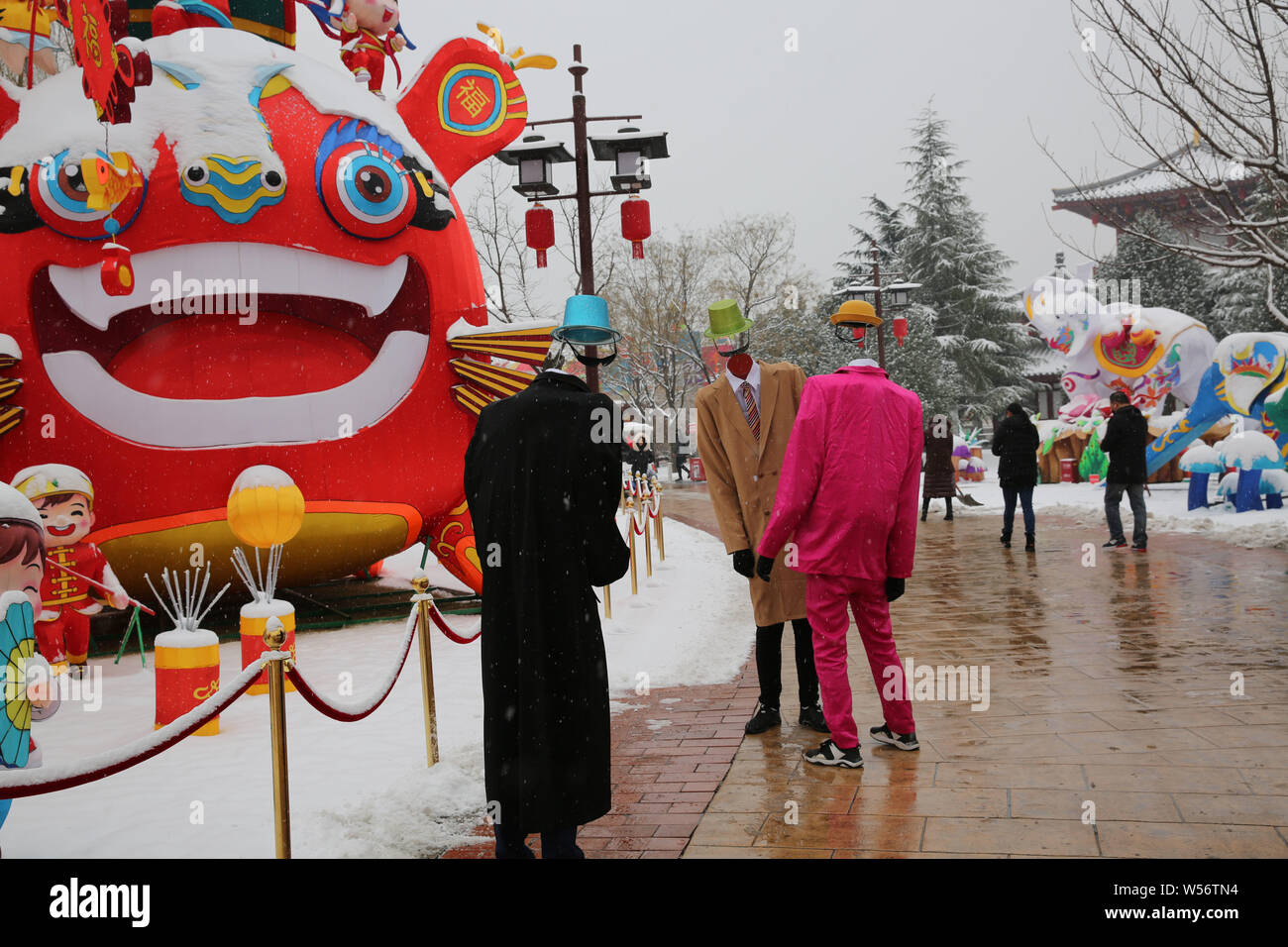 Headless men hi-res stock photography and images - Alamy