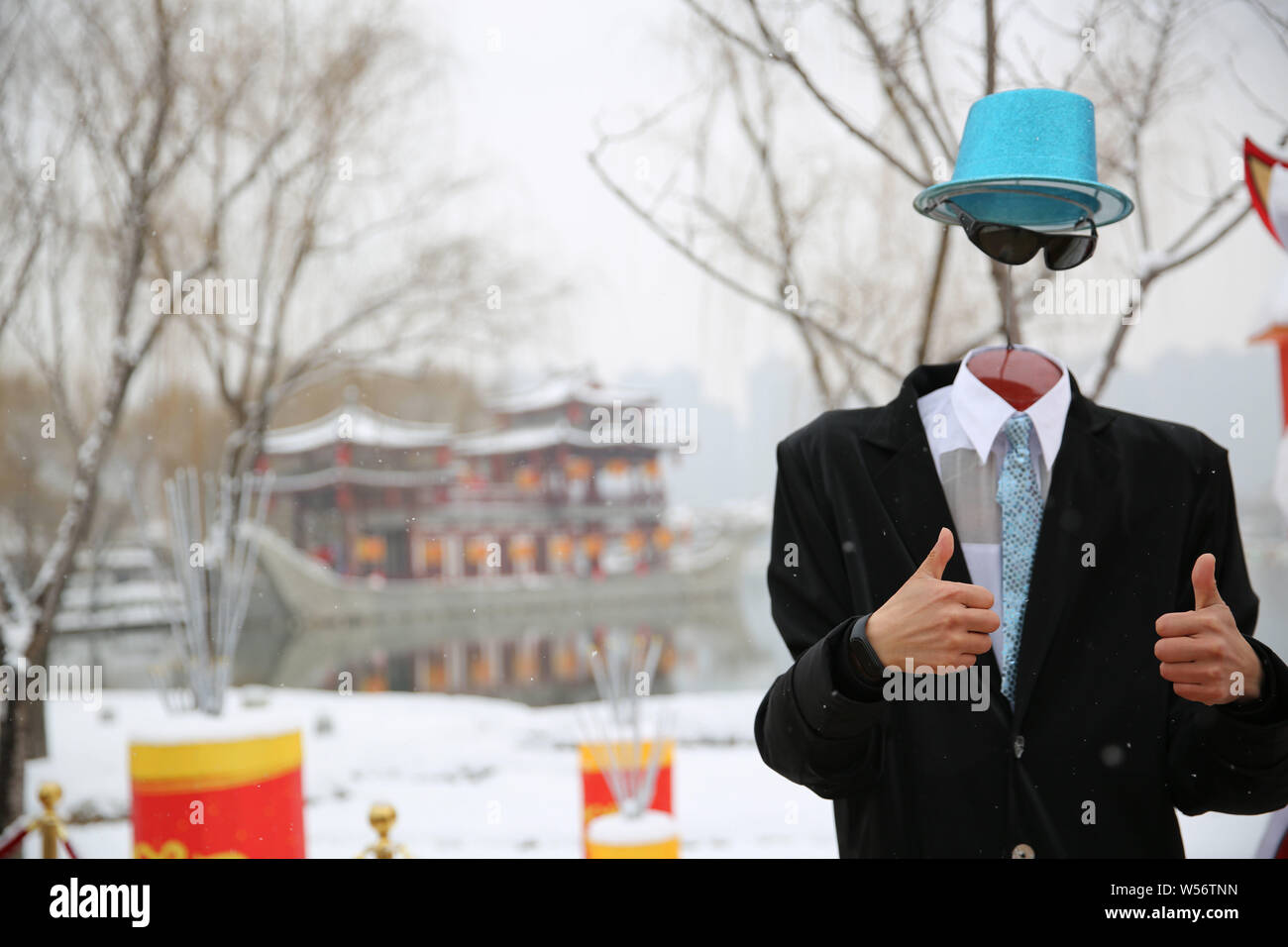 Headless man hi-res stock photography and images - Alamy