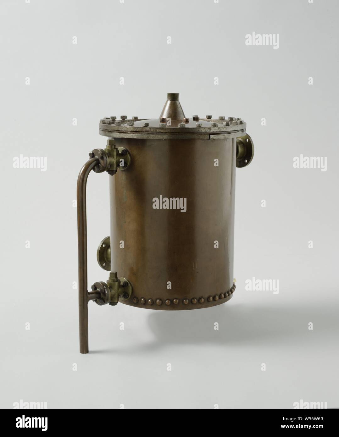 Distilling apparatus hi-res stock photography and images - Alamy