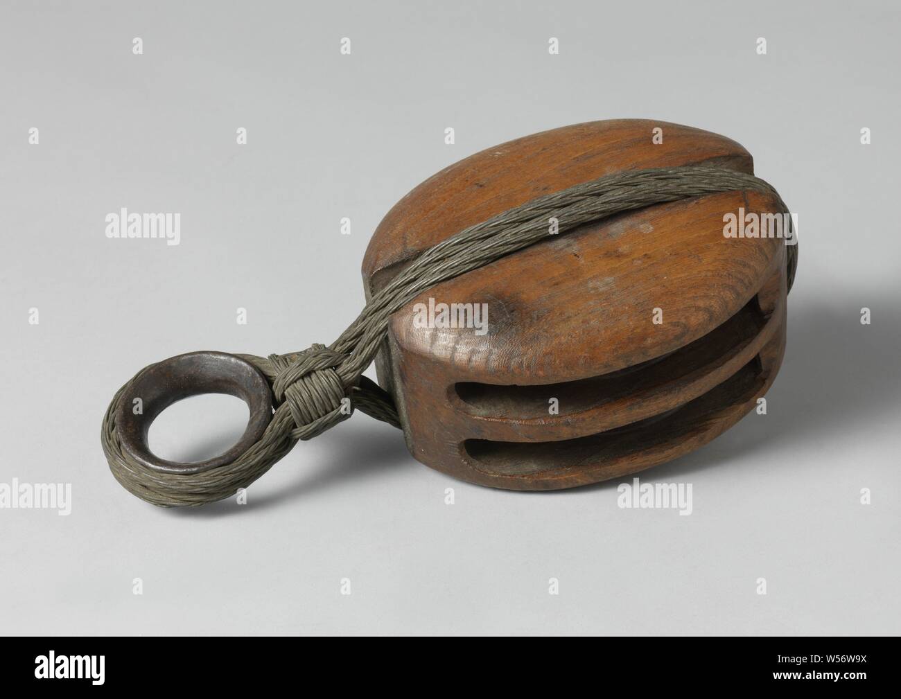 Two disc purlin block hi-res stock photography and images - Alamy