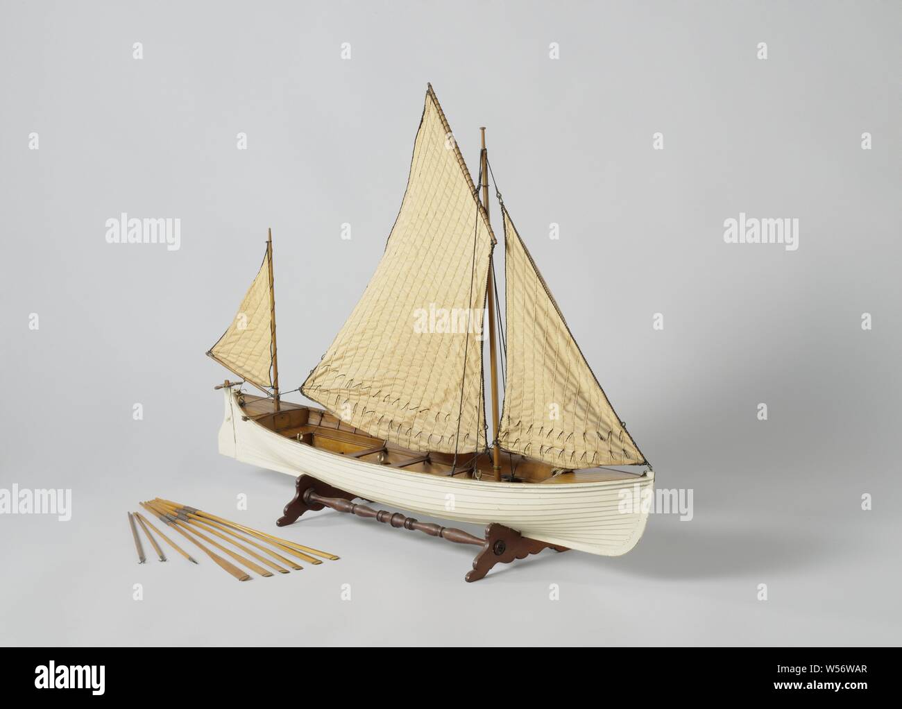 Floating boxes fitted hi-res stock photography and images - Alamy