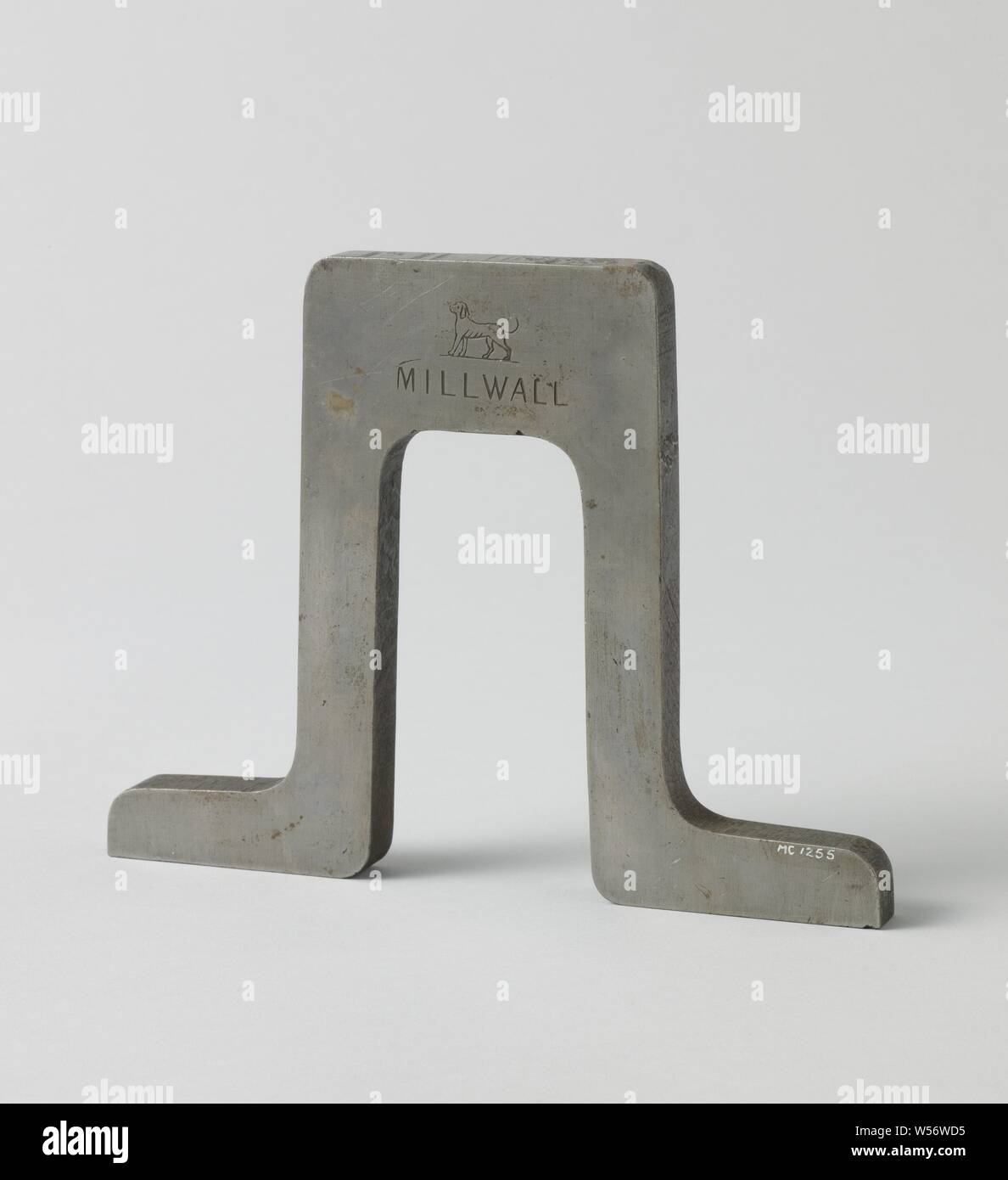 Hollow stringer hi-res stock photography and images - Alamy