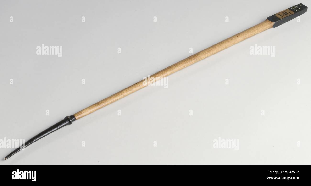 Model of a Mast, Model of an elliptical mast. In cross section this ...