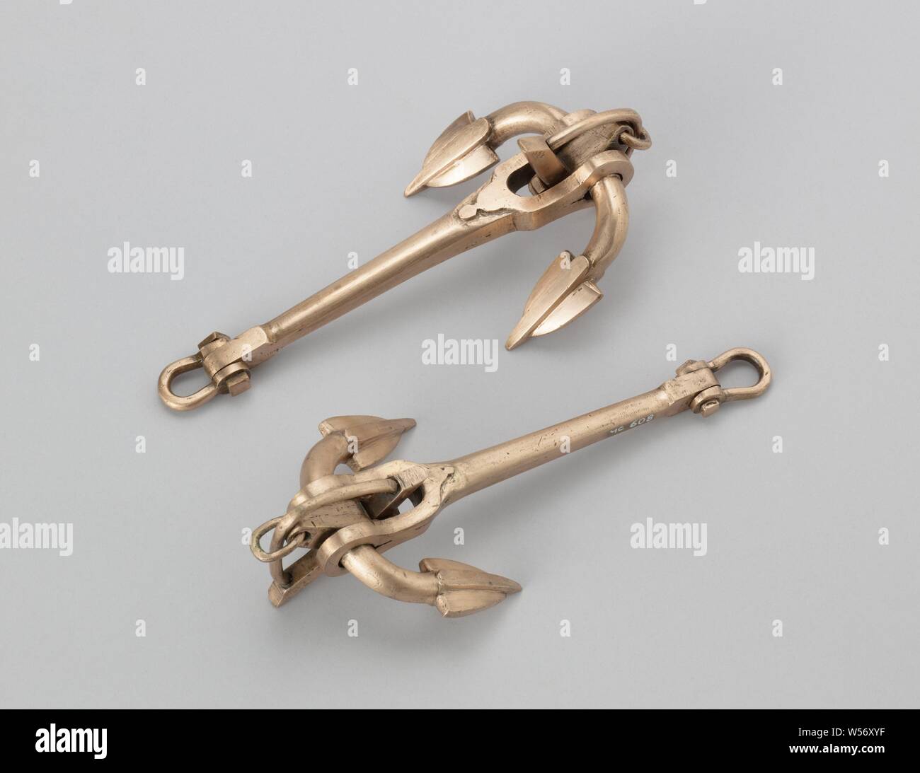 Two nearly identical models hi-res stock photography and images - Alamy