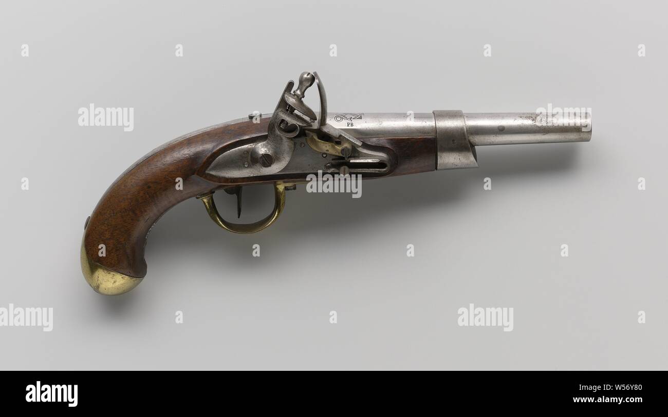 A flintlock pistol with brass barrel hi-res stock photography and ...