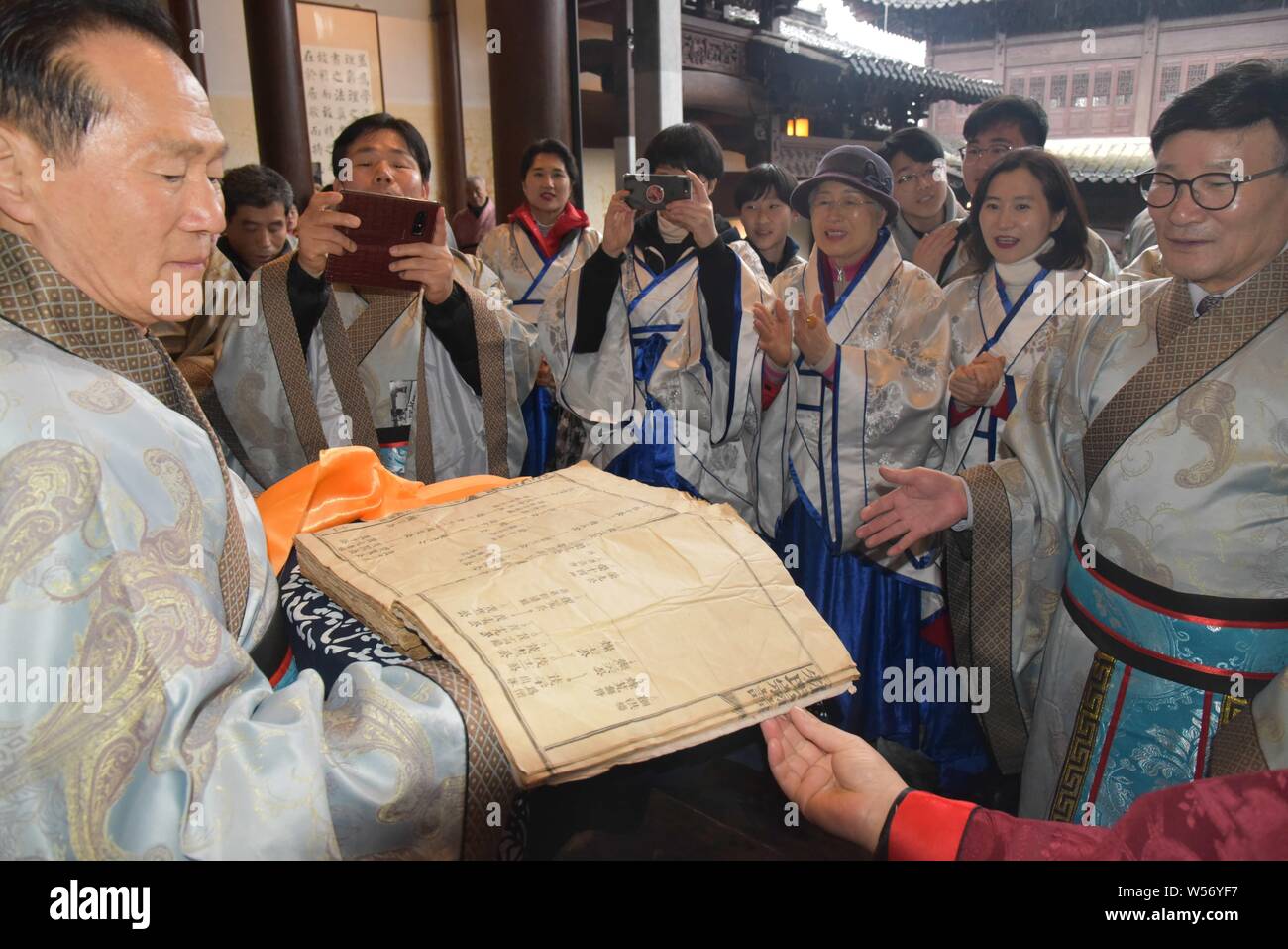 South Korean-born descendants dressed in ancient Chinese costumes ...