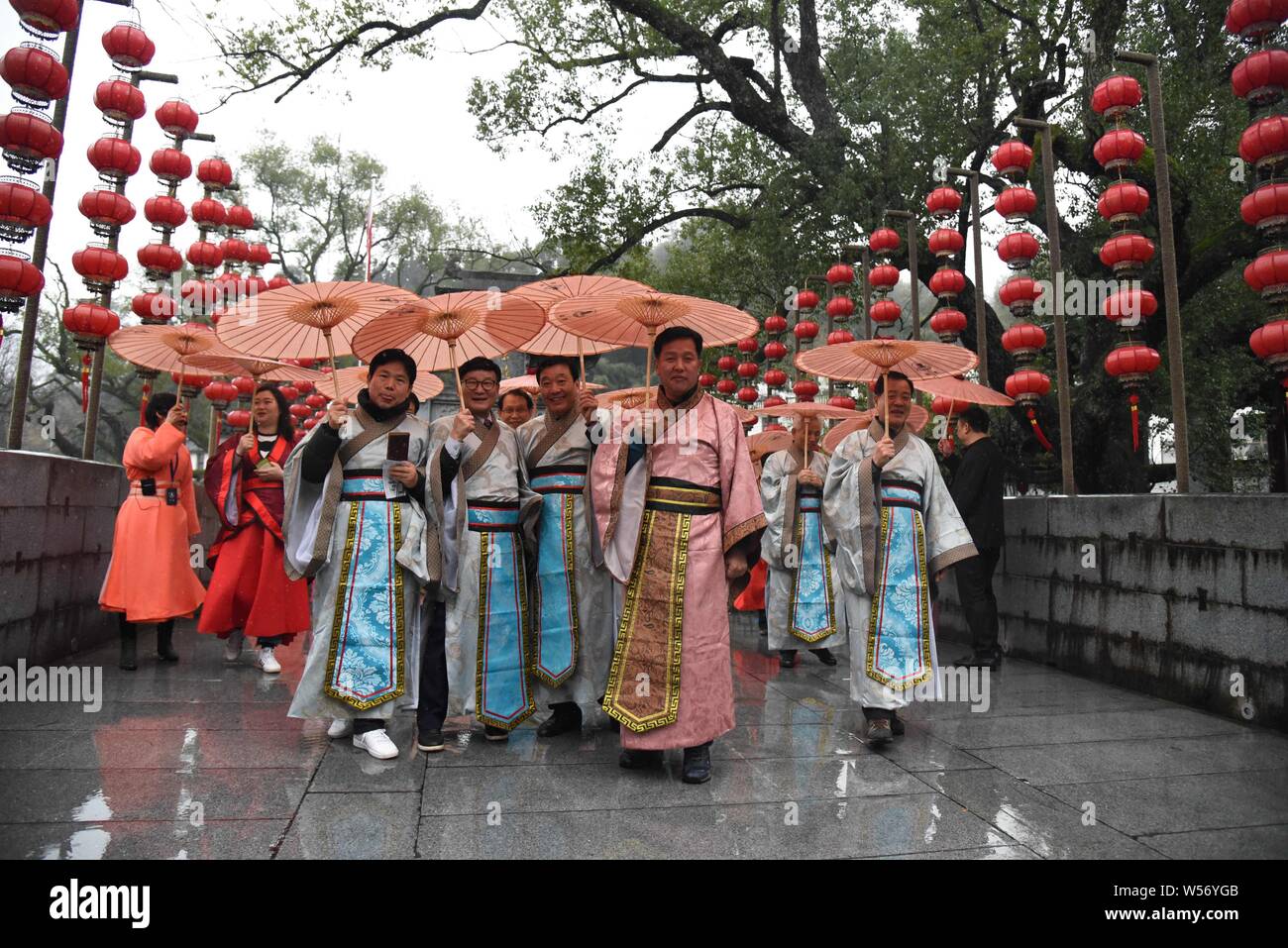 South Korean-born descendants dressed in ancient Chinese costumes ...