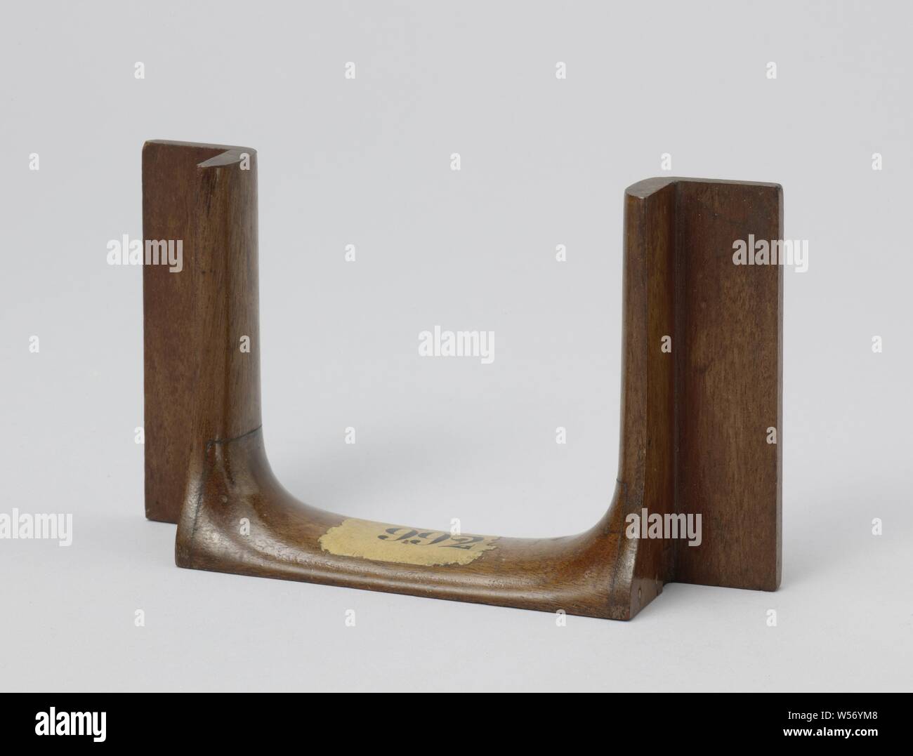 Model of an Iron Rowlock, Wooden model of an iron rowing hole, to be ...