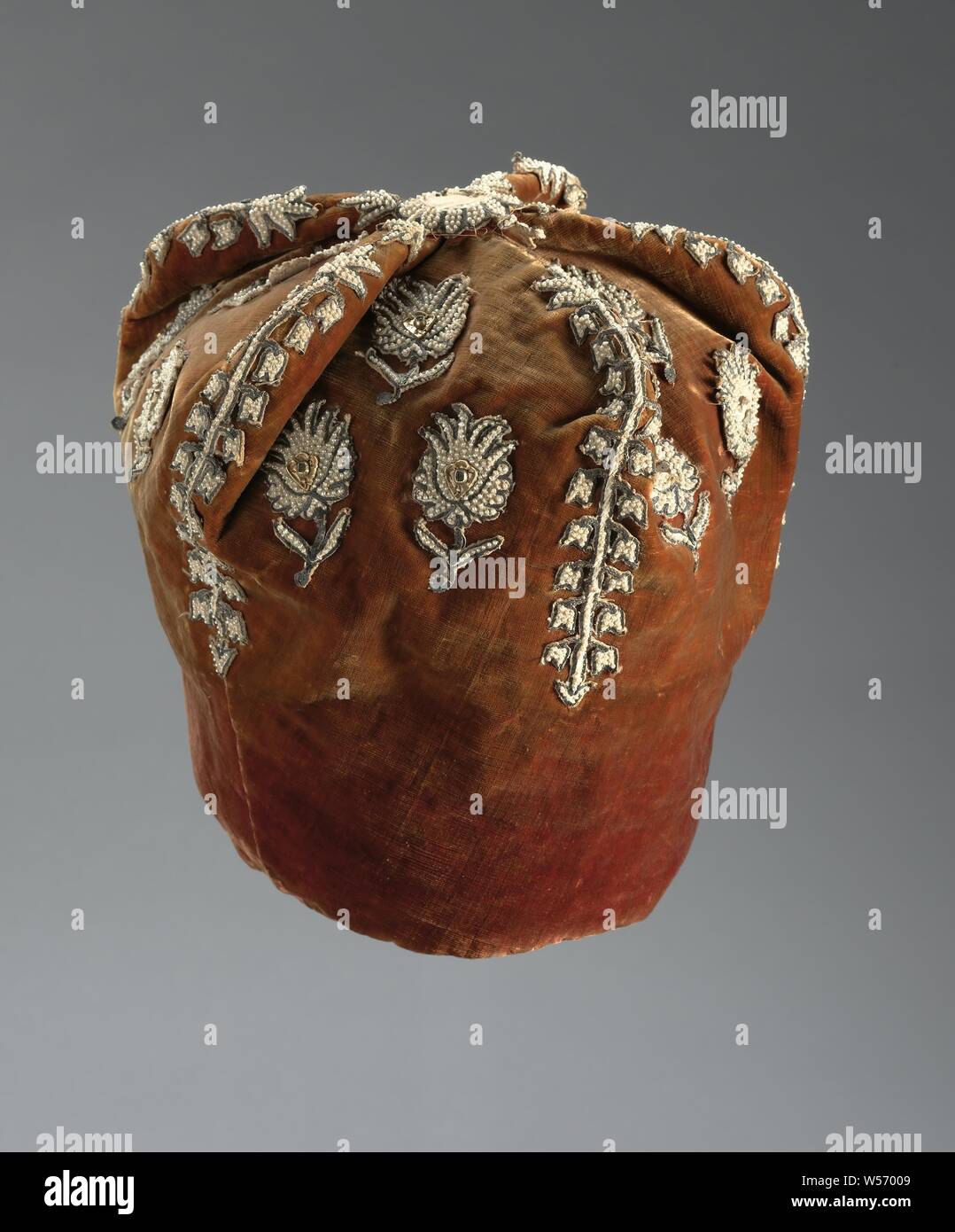 Crown of a duke hi-res stock photography and images - Alamy