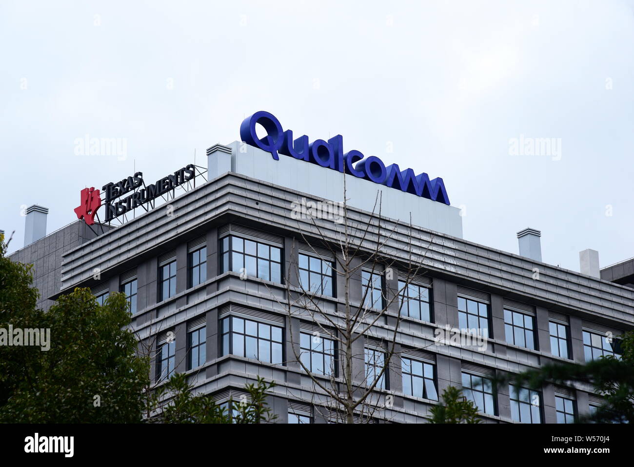 Qualcomm building hi-res stock photography and images - Alamy